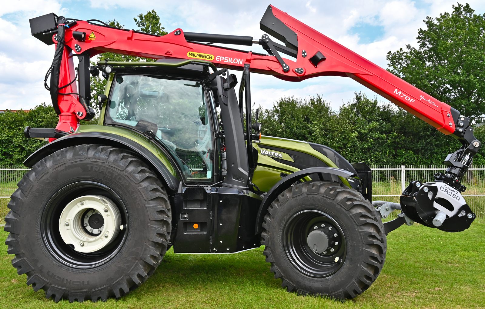 Valtra T214 Direct Forstschlepper